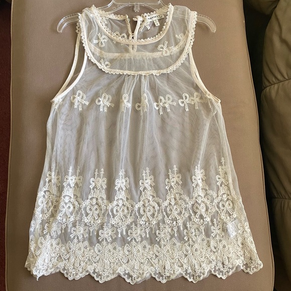 Monteau | Tops | Pretty Lace Sheer Sleeveless Top Very Pretty Details ...
